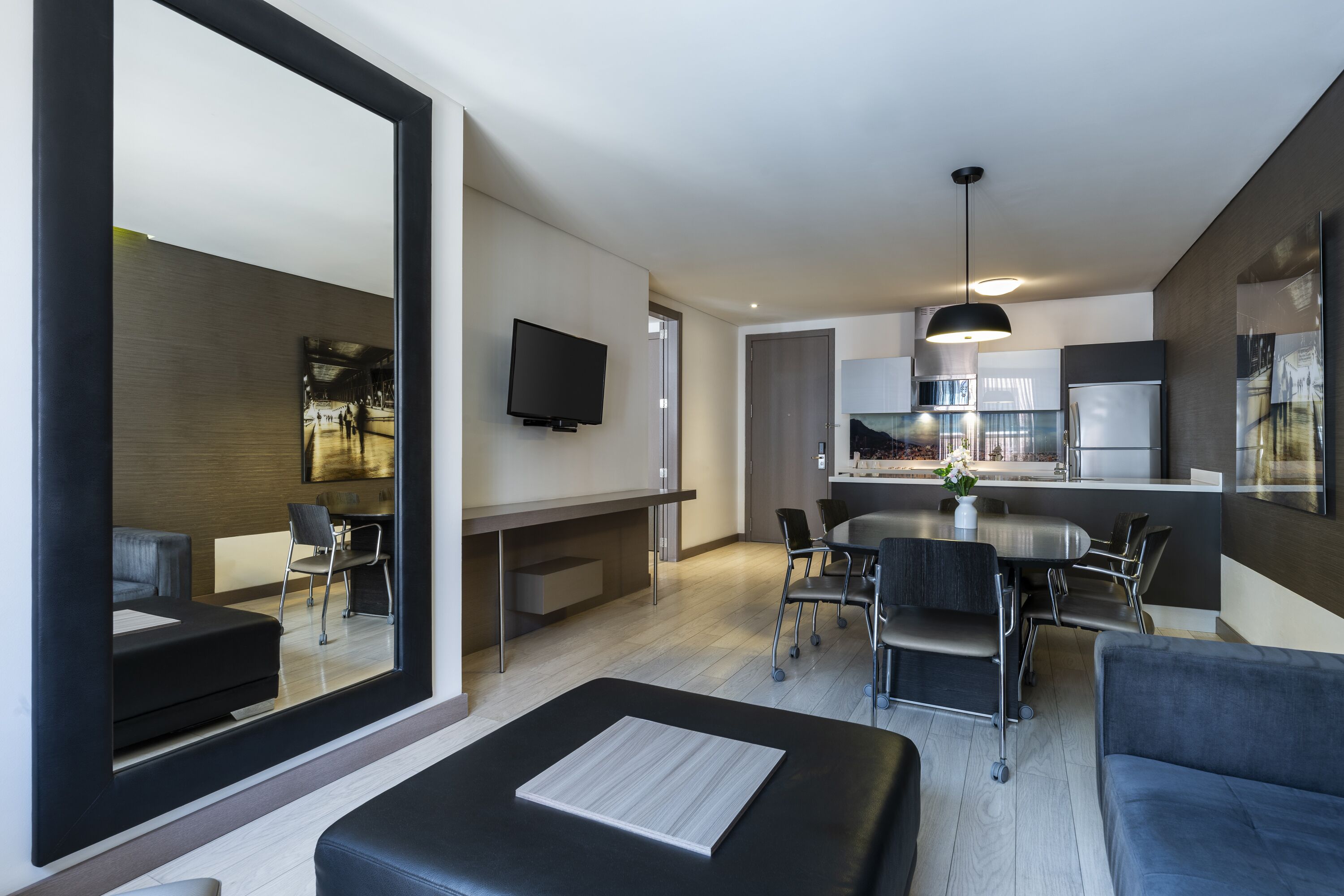 Suite (Emerald) | Roupa de alta qualidade, camas de colchão Select Comfort, minibar 