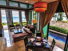 Villa, 2 quartos, em frente à praia (Pool) | Sala de estar | Televisor LED de 40 polegadas com canais via satélite, televisor