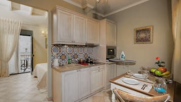 Estúdio Superior | Cozinha privada | Um frigorífico, um micro-ondas, um forno, uma placa de cozinha