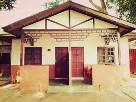 Villa Standard | Casa de banho | Um polibã, um secador de cabelo (mediante pedido), toalhas fornecidas 