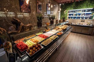 Café da manhã, almoço e jantar