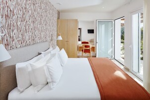 Frigobar, cofres nos quartos, cortinas blackout, Wi-Fi de cortesia