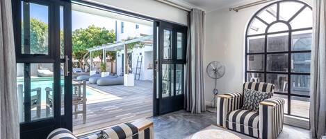 Pool Suite at the Villa | Vista do quarto