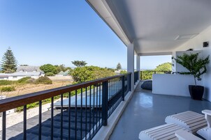Walker Bay Suite, 1st floor in the Villa | Vista da varanda