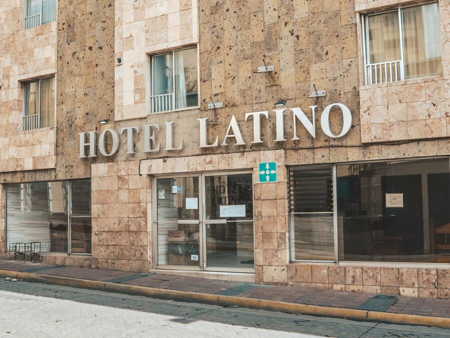 A building with the sign "HOTEL LATINO" indicating it is a hotel.