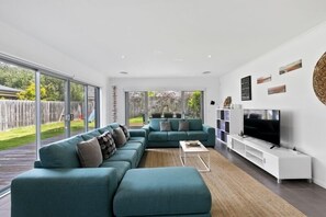 Apartamento Premium (12 Wentworth ) | Sala de estar | Televisor 