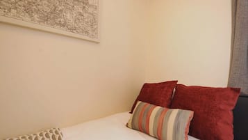 Quarto Individual, casa de banho partilhada (Room 4)