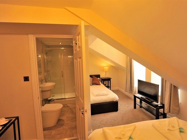 Gails Guest House - Barry