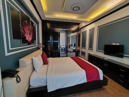 Quarto luxo, sacada | Camas Tempur-Pedic, frigobar, cofres nos quartos