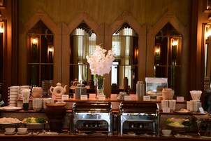 Pequenos-almoços, almoços, jantares servidos, cozinha tailandesa 