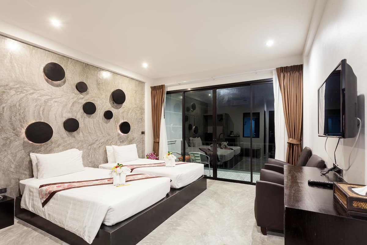 Quarto Superior, vista para a piscina | Cofre no quarto, secretária, Wi-fi grátis, roupa de cama fornecida 