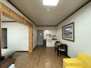 Estúdio família | Escrivaninha, quartos à prova de som