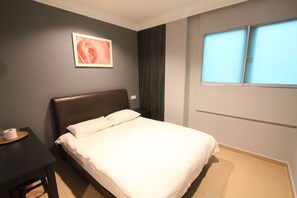 Quarto Duplo Deluxe (2 Pax (Hotel)) | Lençóis de algodão egípcio, roupa de alta qualidade, edredões de penas 