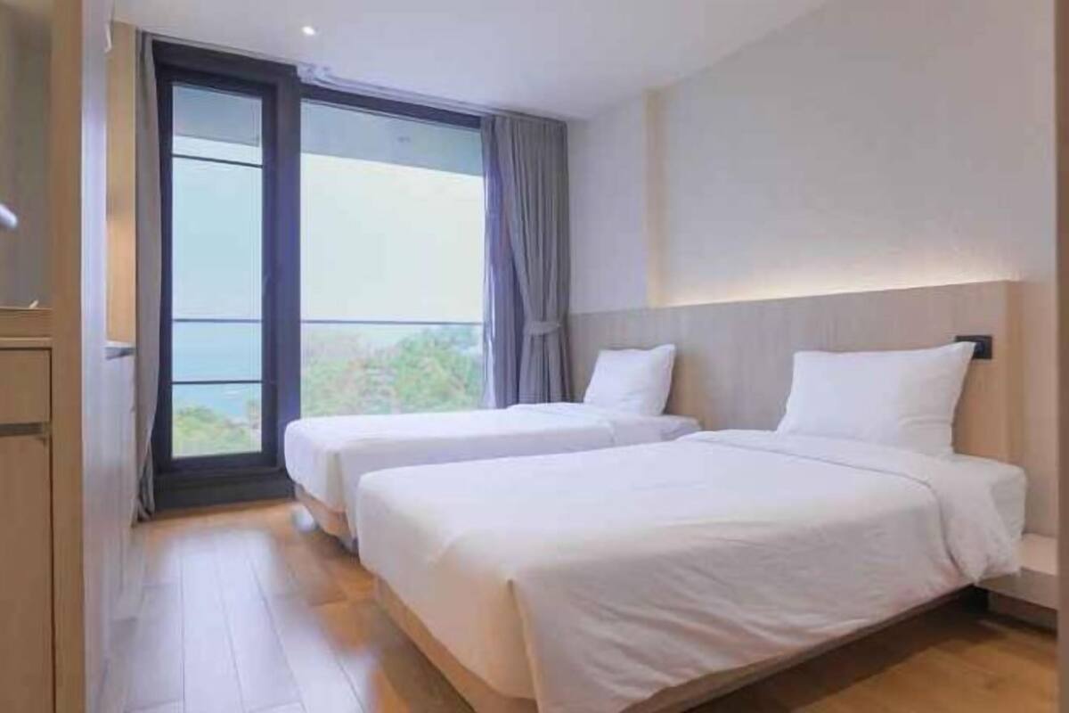 Cofres nos quartos, escrivaninha, cortinas blackout, Wi-Fi de cortesia