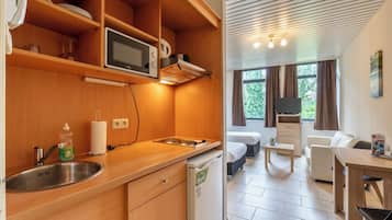 Executive Apartment Twin with daily cleaning | 1 quarto, escrivaninha, cortinas blackout, ferros/tábuas de passar roupa