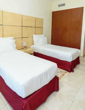 1 quarto, cofre no quarto, secretária, cortinas/cortinados opacos 