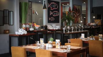 Café da manhã completo todos os dias (PHP 400 por pessoa)