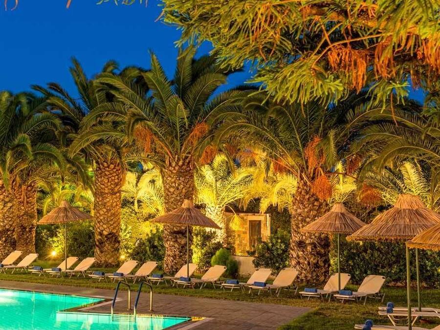 Piscina interior, 2 piscinas exteriores