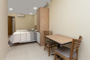 Quarto Twin | Minibar, berços/camas para crianças grátis, Wi-fi grátis 