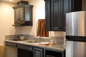 Quarto Standard, acessível, kitchenette | Cozinha privada | Uma cafeteira/bule 