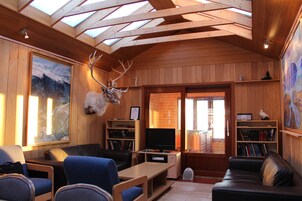 Casa de campo, 4 quartos | Área de estar | TV 15 polegadas com canais digitais