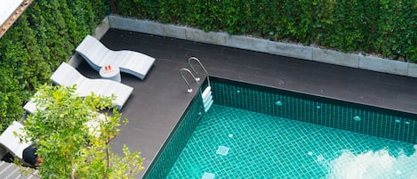 Piscina exterior, da(s) 06:00 à(s) 21:00, guarda-sóis, espreguiçadeiras