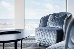 Quarto Deluxe, 1 cama de casal e sofá-cama, não fumadores | Roupa hipoalergénica, minibar, cofre no quarto, secretária 