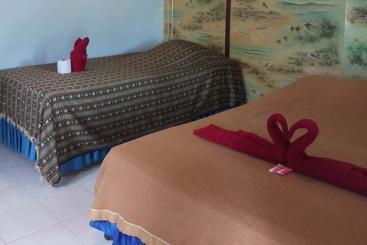 Big Room with A/C, TV,Hot Shower | Wi-Fi de cortesia