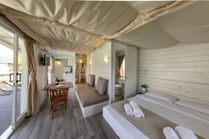 Suite, 2 casas de banho | 2 quartos, cofre no quarto, com mobília individualizada 