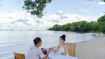 Almoços e jantares servidos, incluindo cozinha vietnamita