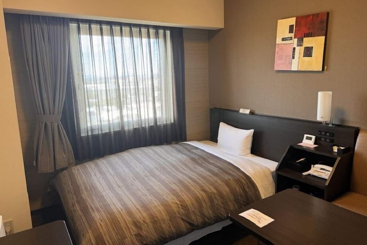 Secretária, Wi-fi grátis, roupa de cama fornecida