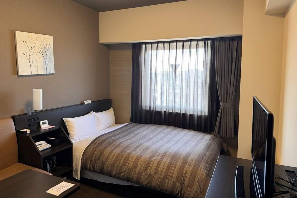 Secretária, Wi-fi grátis, roupa de cama fornecida