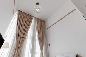 Quarto casal standard, 1 cama de casal, para não fumantes, vista para a cidade | Roupas de cama premium, edredons de pluma, individualmente mobiliados