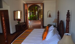 Suite Júnior | Cofre com capacidade para portátil, com decoração personalizada 