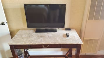 Quarto, 2 camas de casal, acessível, não fumadores | Secretária adequada para computadores portáteis
