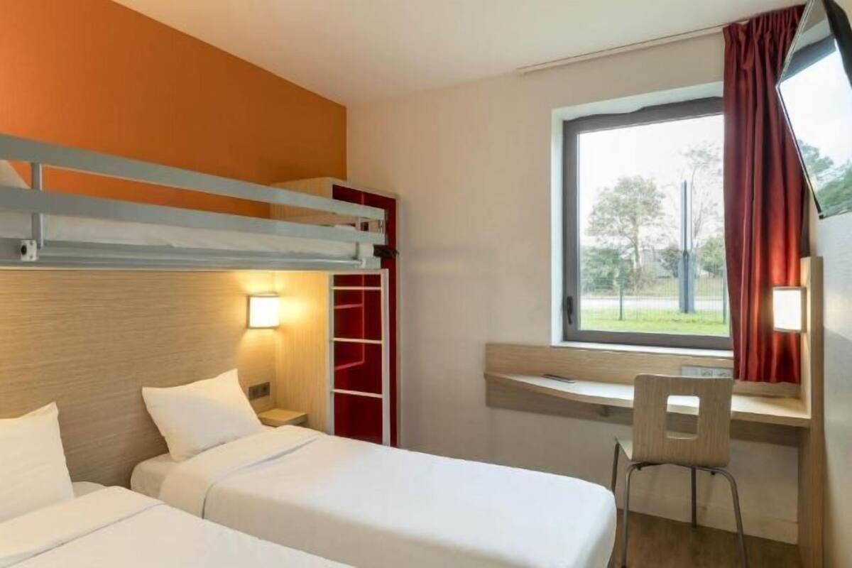 Secretária, cortinas/cortinados opacos