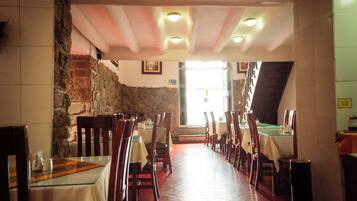 Pequeno-almoço tipo buffet diário incluído