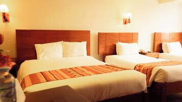 Quarto Quádruplo Familiar | Cofre no quarto, com mobília individualizada, secretária, Wi-fi grátis