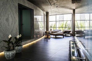Sauna seca, banheira de hidromassagem, sauna a vapor