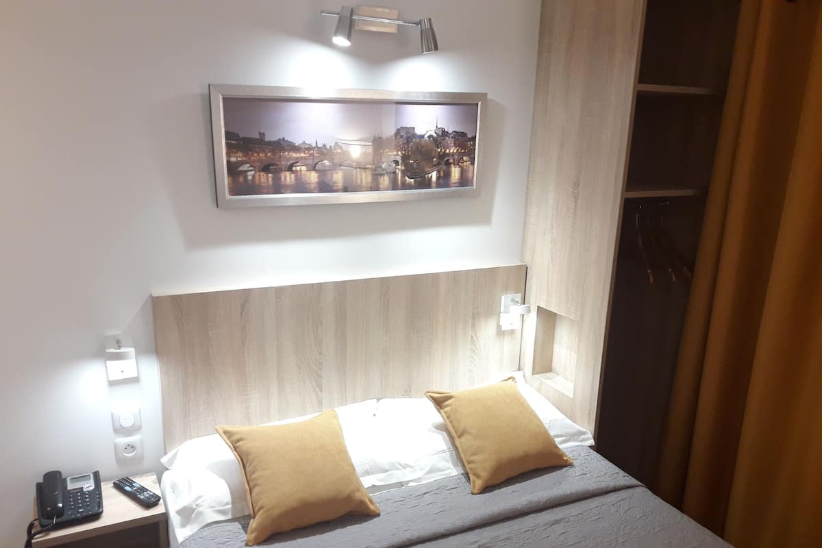 Escrivaninha, quartos à prova de som, ferros/tábuas de passar roupa