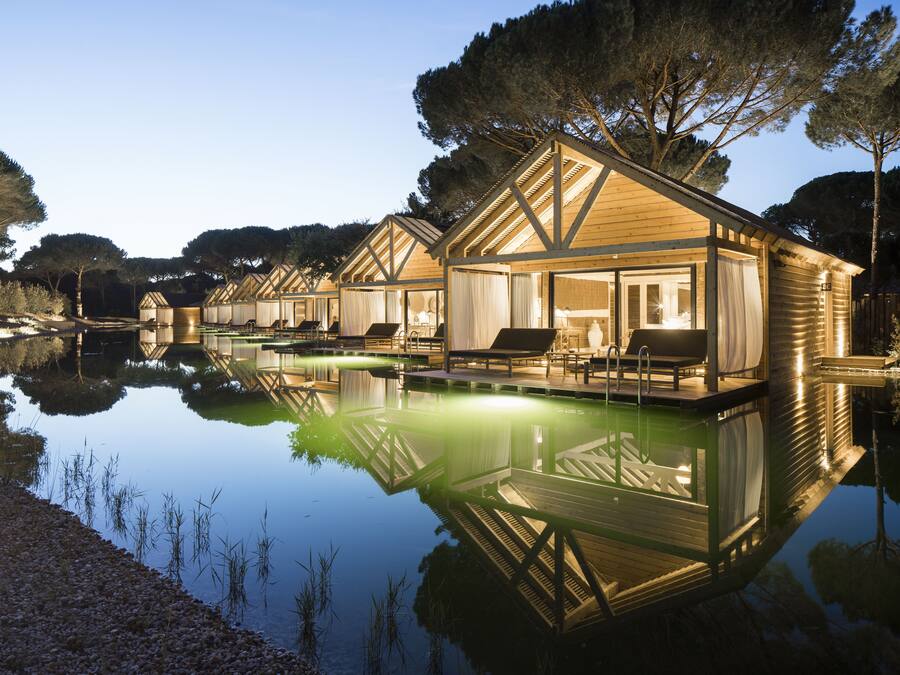 Bio Pool Suite | Minibar, cofre no quarto, secretária