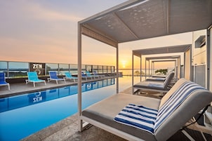 Piscina infinita