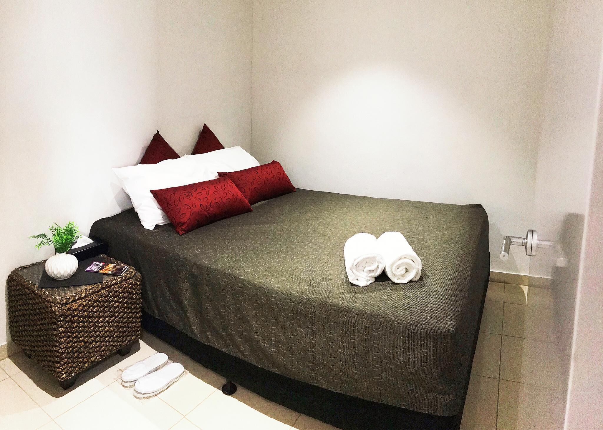 Cofres nos quartos, escrivaninha, espaço de trabalho para notebook