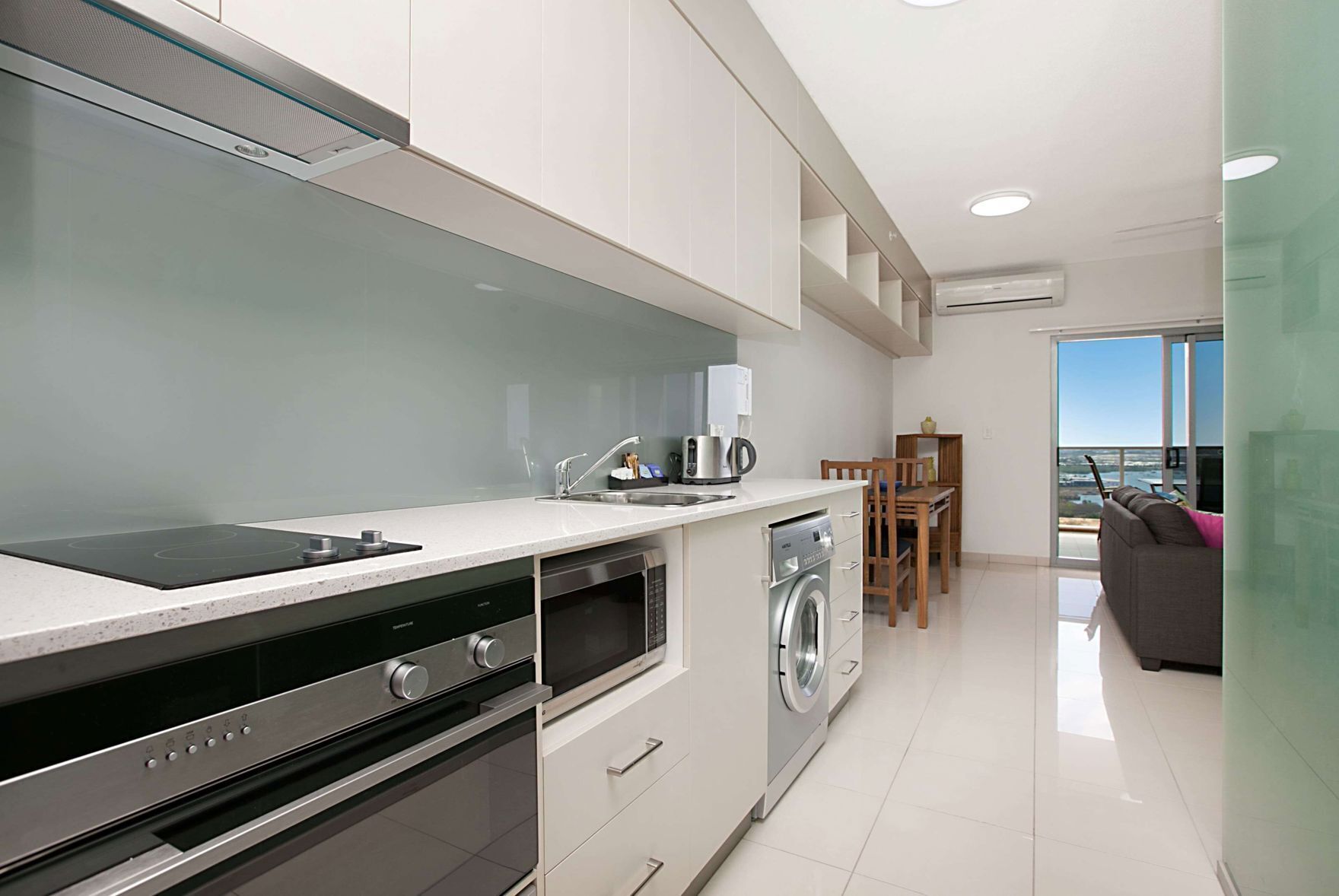 Cozinha privada | Geladeira grande, micro-ondas, fogão, cooktop