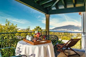 Suite (Spa Access) | Minibar, cofre no quarto, com mobília individualizada, secretária 