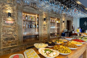 Café da manhã com buffet todos os dias mediante uma taxa