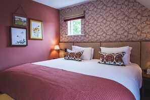 Quarto Duplo | Secretária, Wi-fi grátis, roupa de cama fornecida 