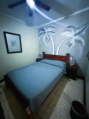 Quarto casal standard | 10 quartos, cofres nos quartos, Wi-Fi de cortesia