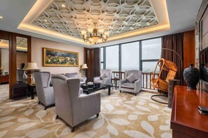 Minibar, cofre no quarto, despertadores 