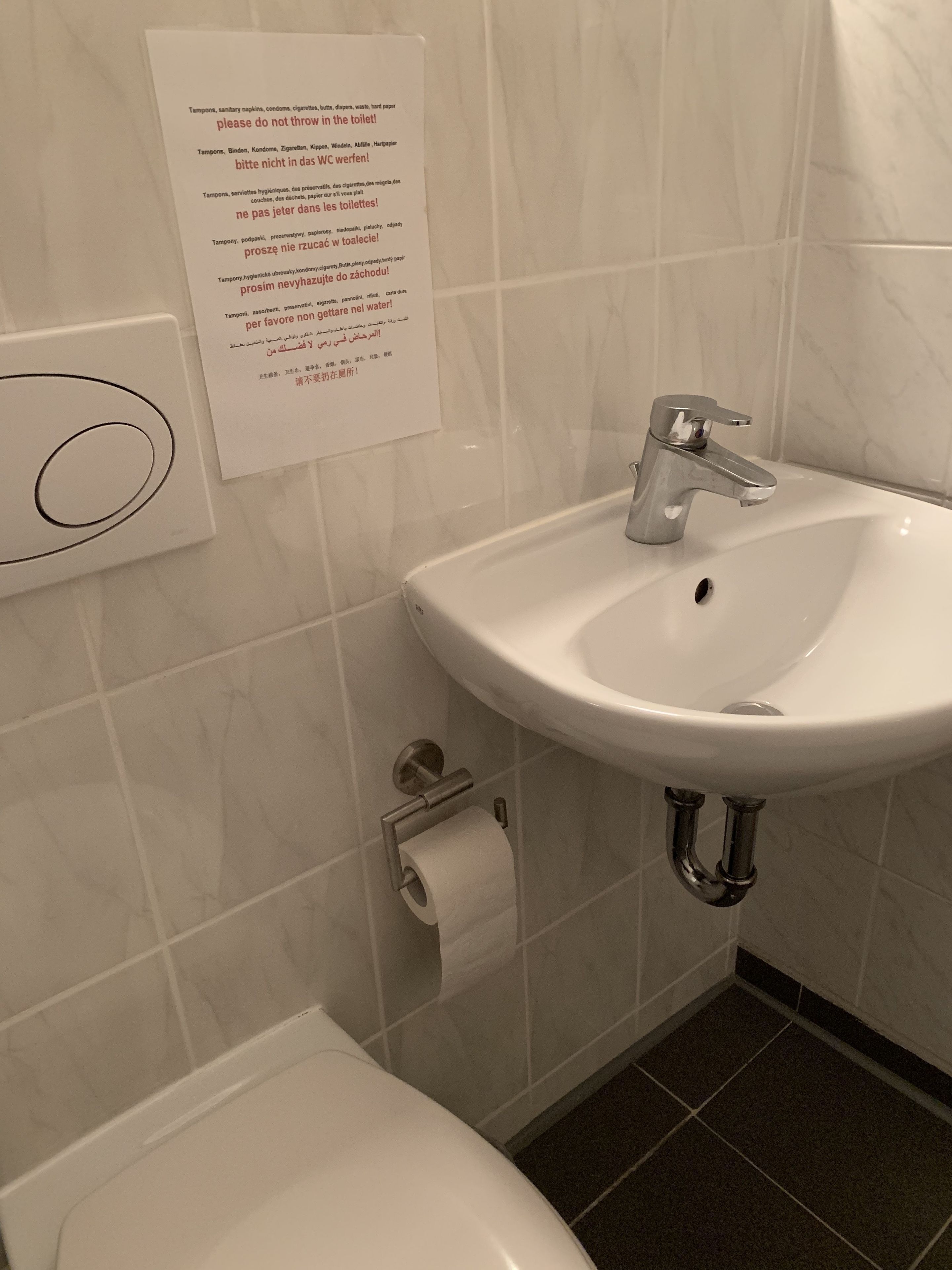 Banheiro | Chuveiro, secador de cabelo, toalhas de banho, shampoo